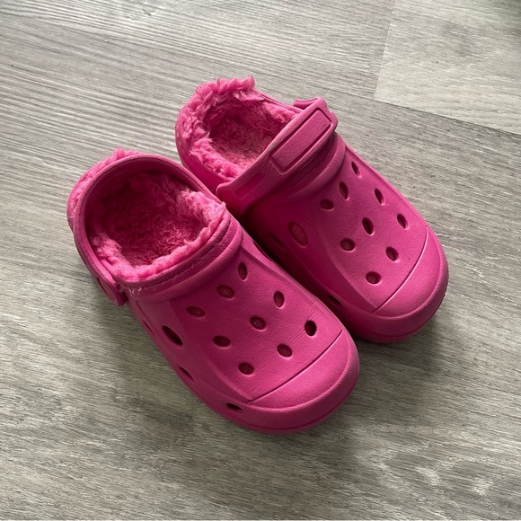 Shoes | Crocs Style Girls Hot Pink Fur Lined Shoes Size 1 | Poshmark